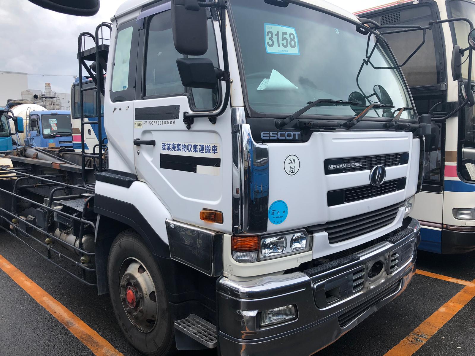 DB : Nissan CW48 Hooklift (roll on roll off)