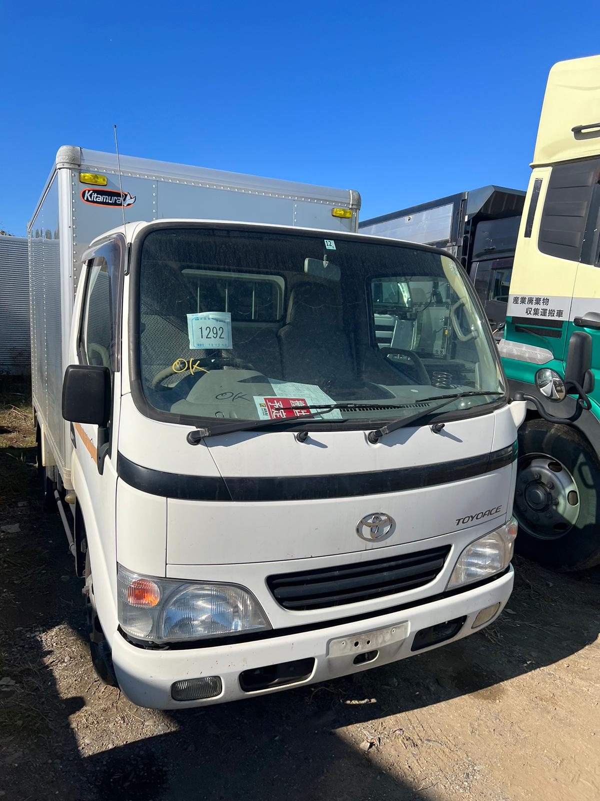 DB : Toyota KDY230 Box Van