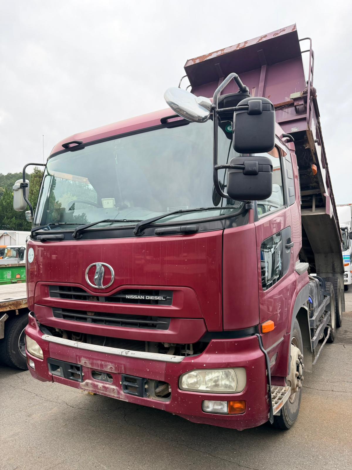 DB : Nissan CW4 Tipper Dumper 自卸车