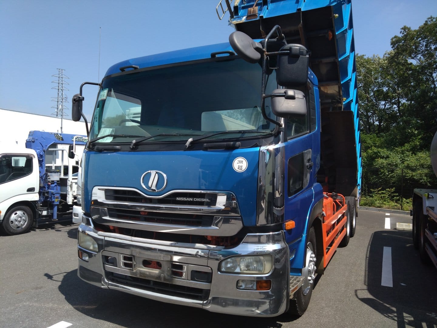 DB : Nissan CW4 Tipper Dumper