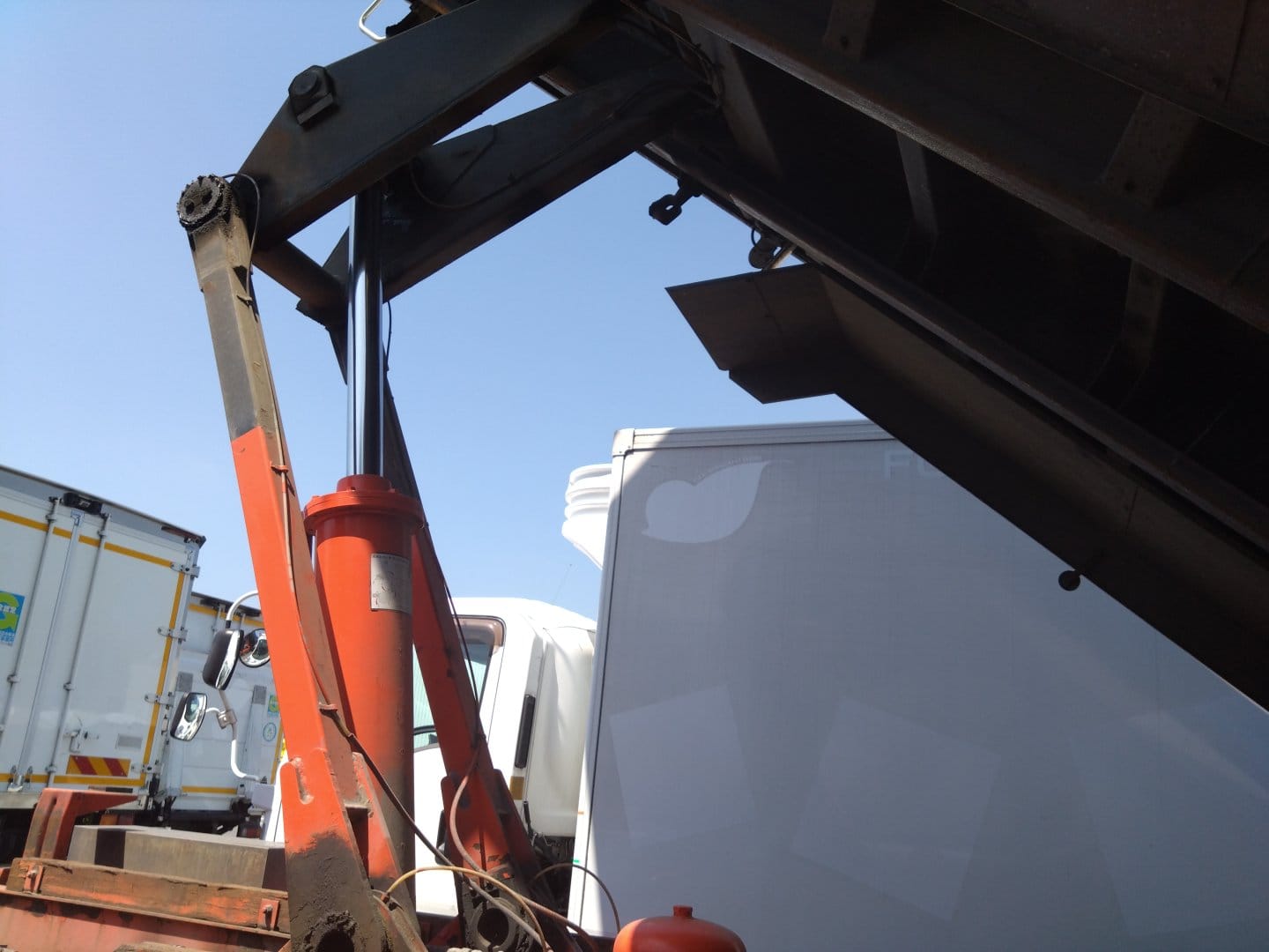 DB : Nissan CW4 Tipper Dumper