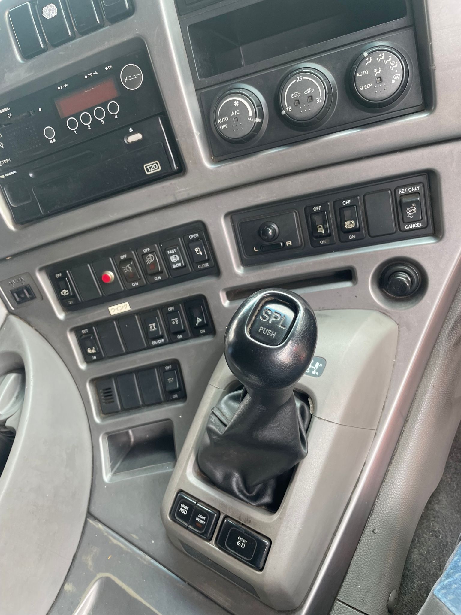 DB : Nissan CD4 Chassis & Cab
