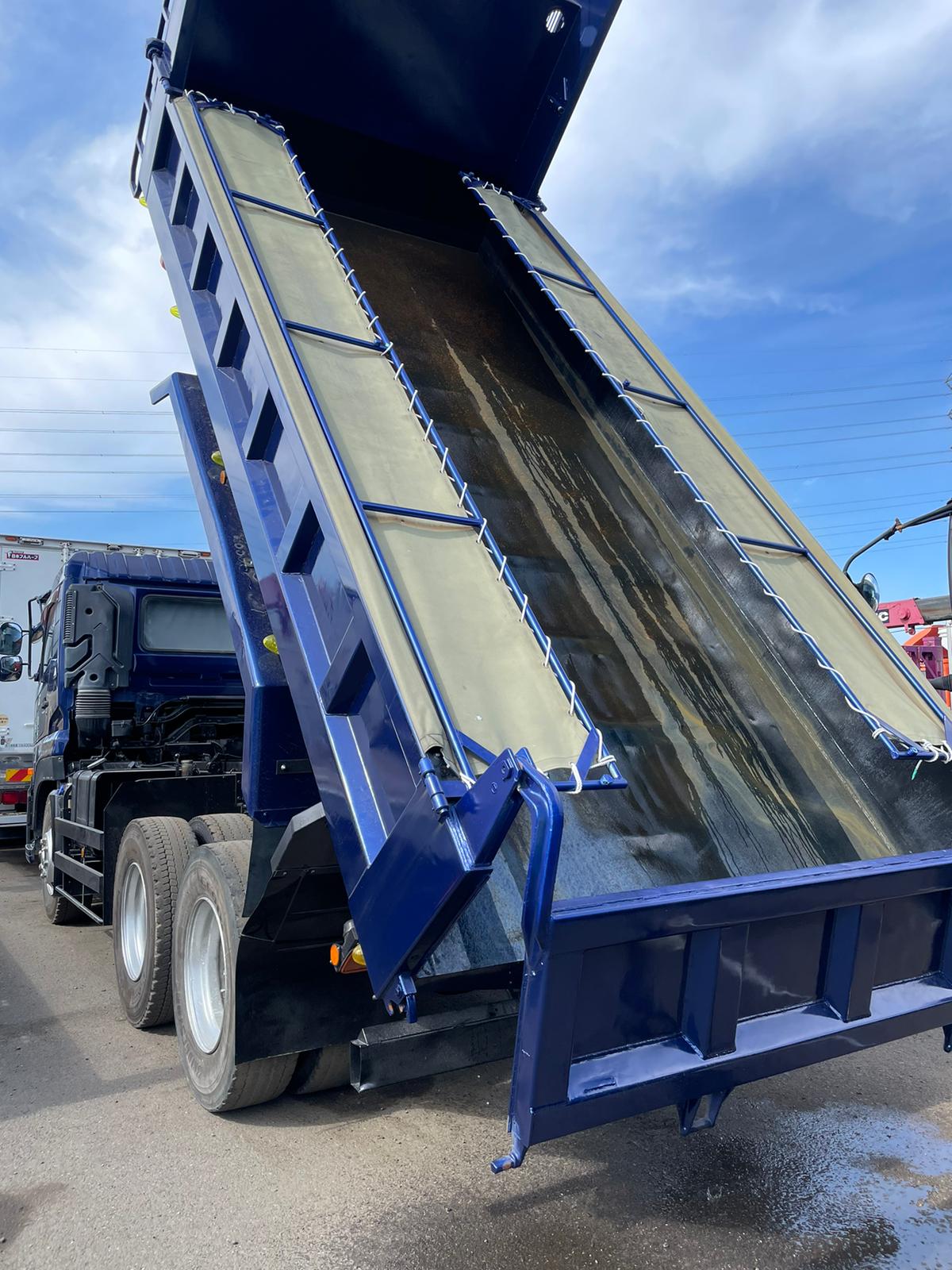 DB : Nissan CW4 Tipper Dumper